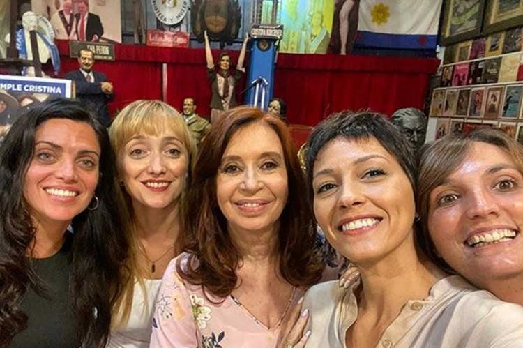 El cumpleaños de CFK: El festejo y los saludos en Twitter (Fotos y video)