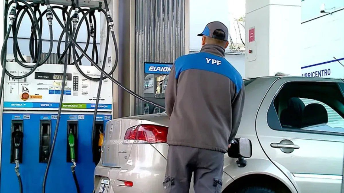 YPF: En estaciones con autodespacho el combustible tendrá 5% de descuento.