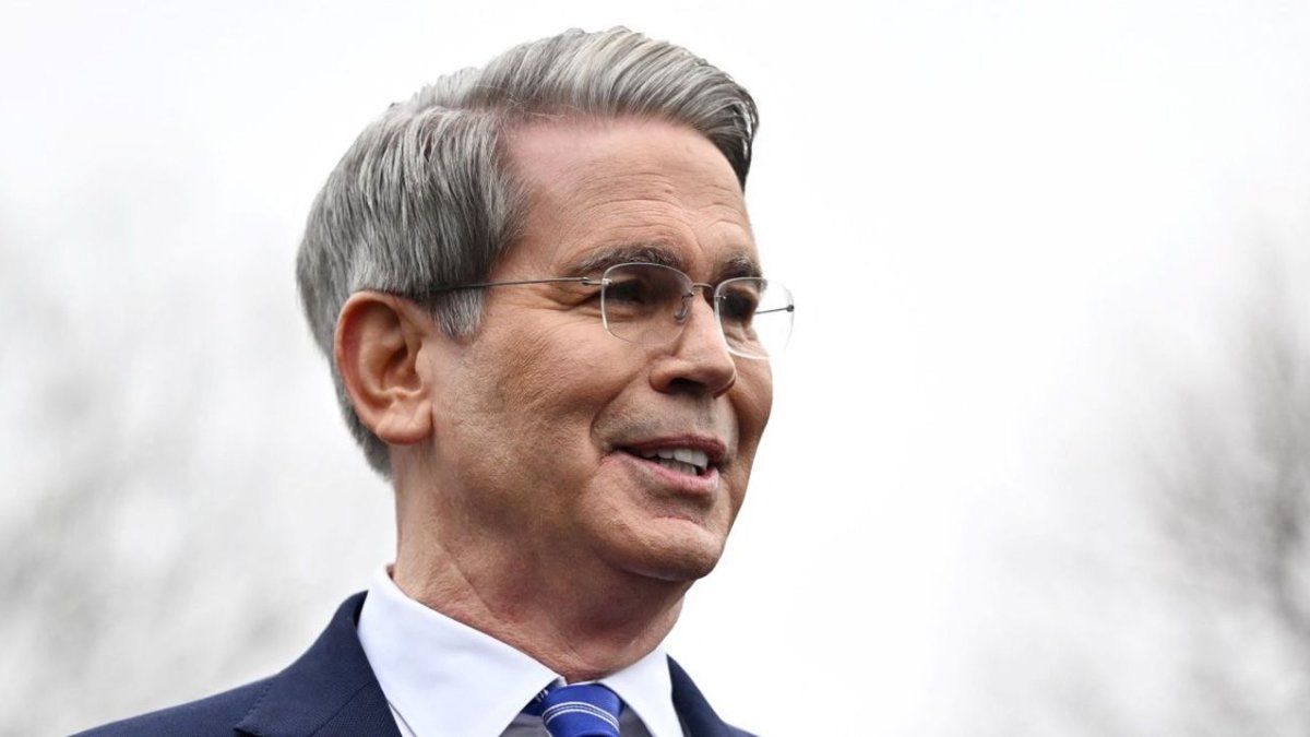 Luis Caputo le cumple a Scott Bessent pero brotan cuestionamientos por ...