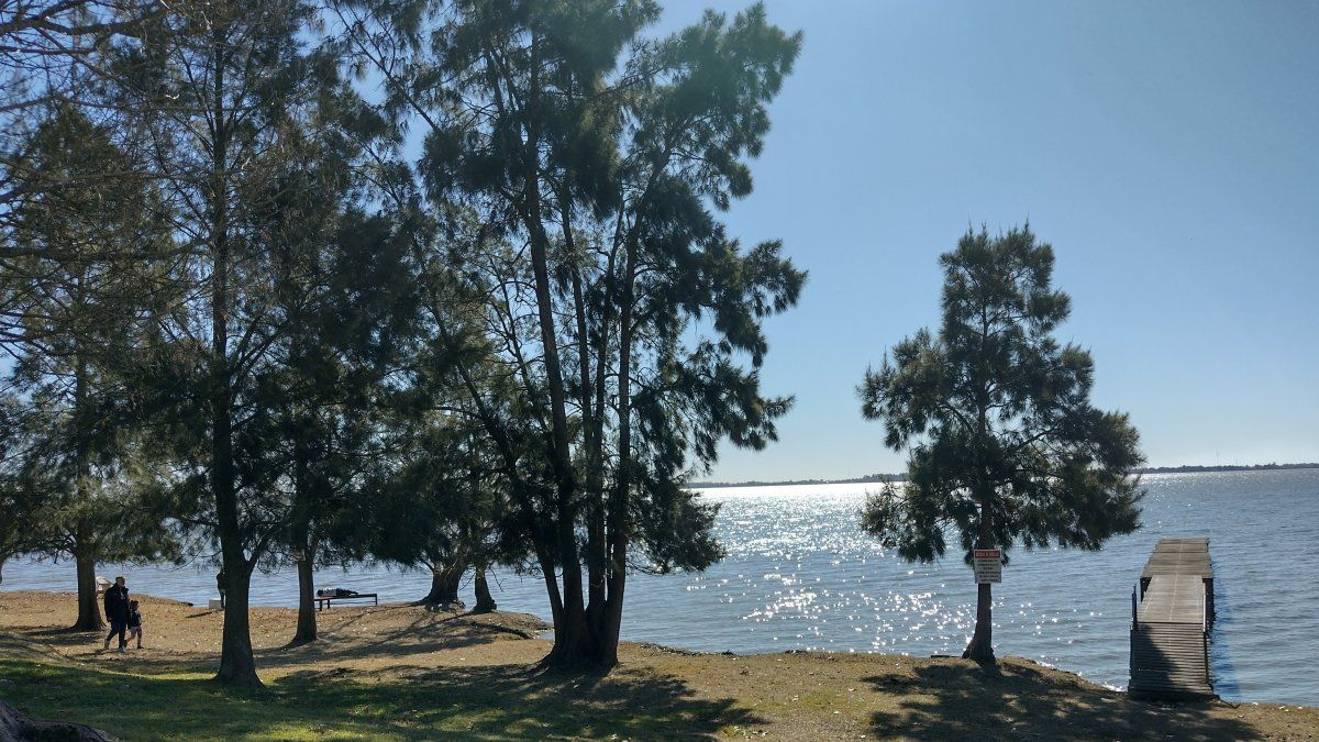 La imponente laguna escondida a una hora de Buenos Aires