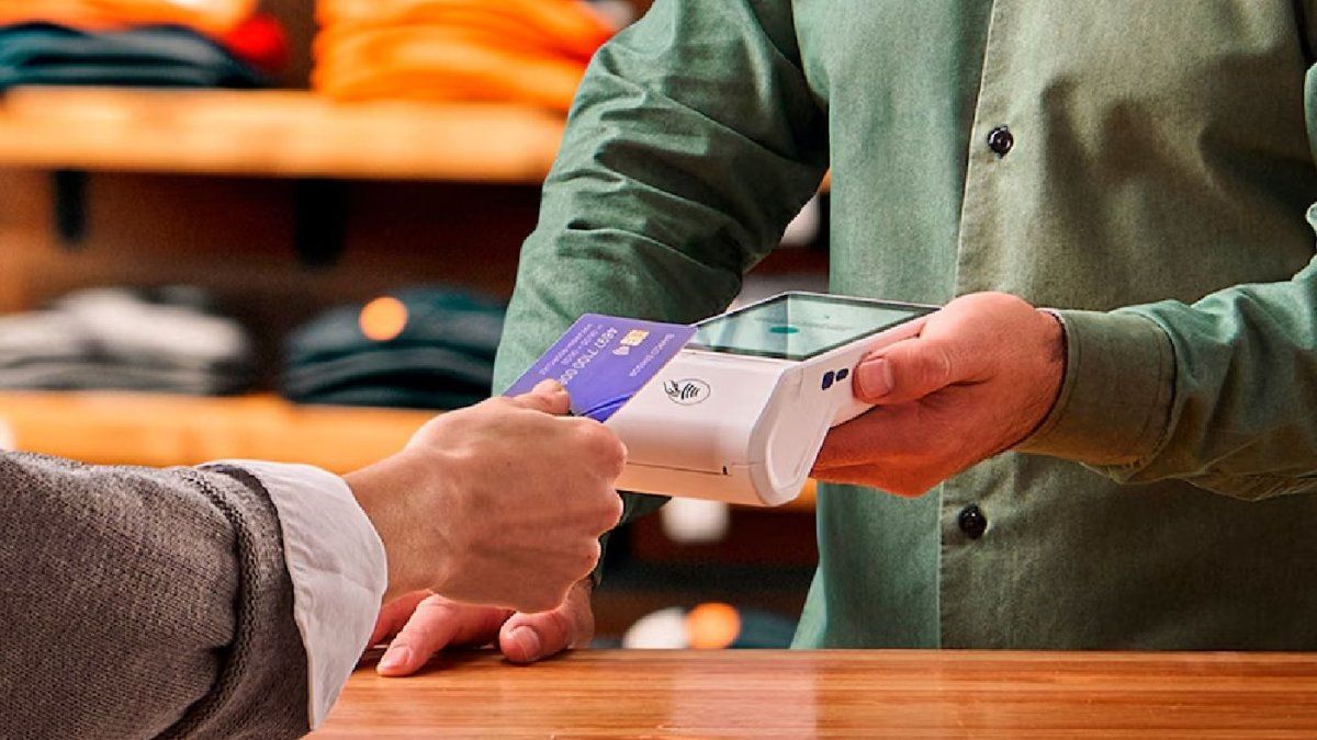 Cambian los cobros con todas las tarjetas prepagas como Mercado Pago y Ualá