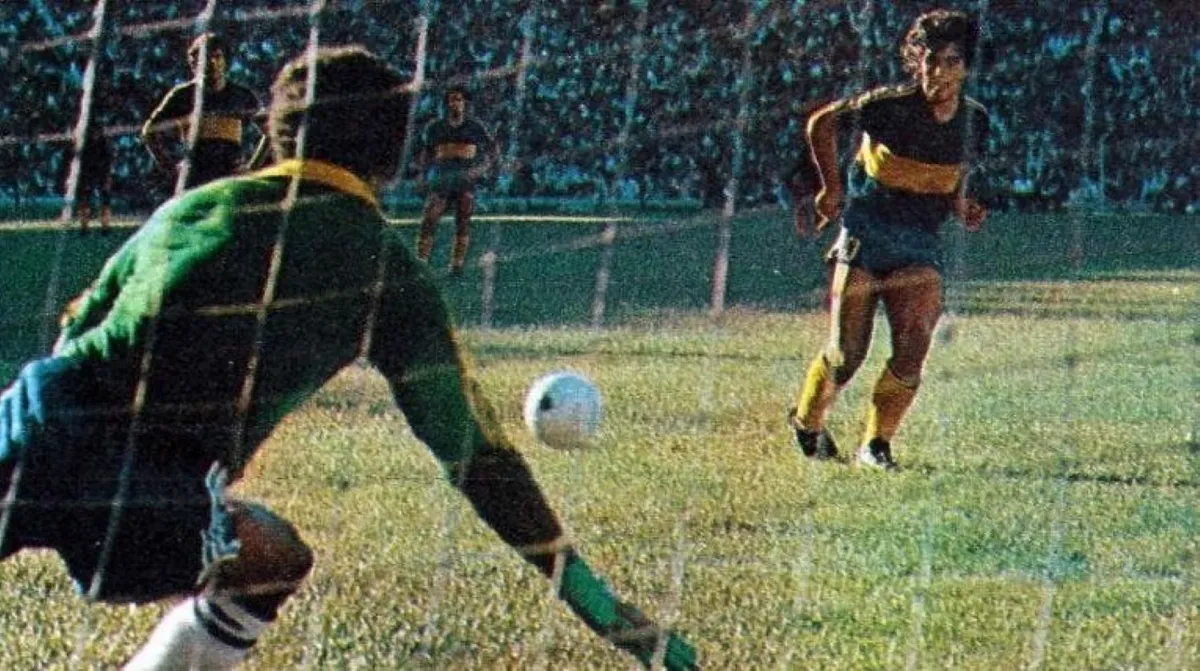 El día que Diego Maradona erró el primer penal de su carrera