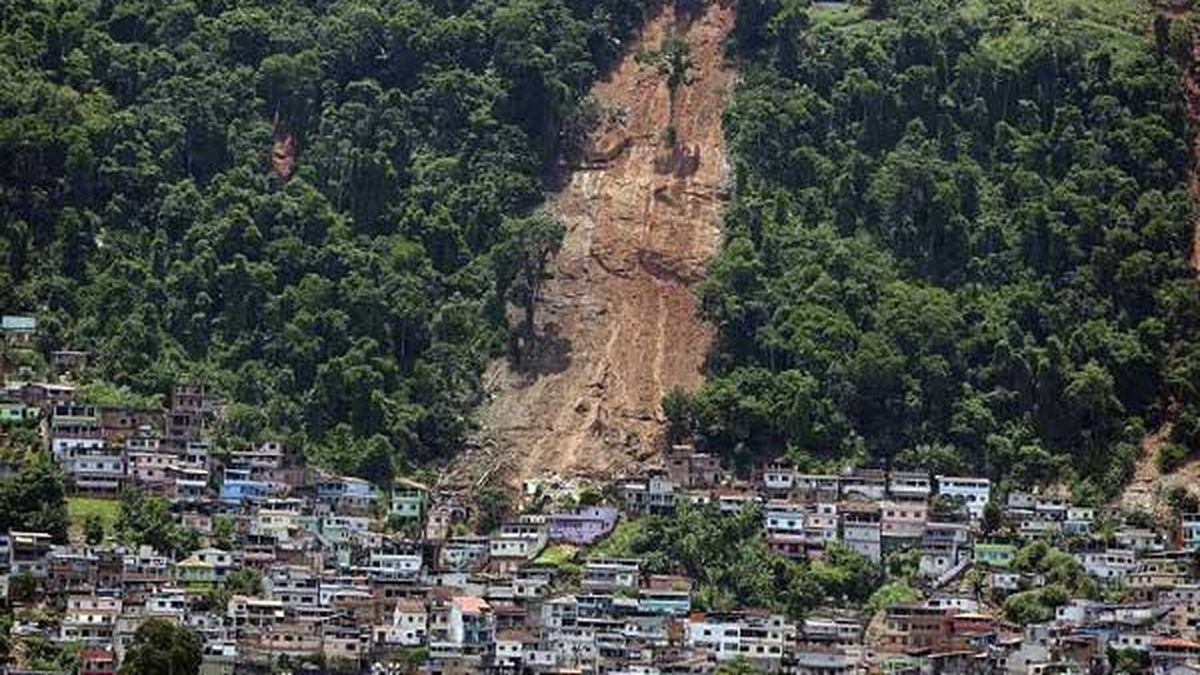 Tres muertos y 12 desaparecidos por deslaves en Guatemala