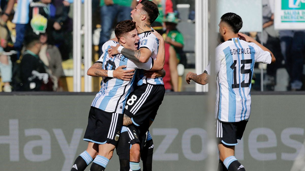 Argentina, sin Messi y Garnacho blindado, goleó en La Paz