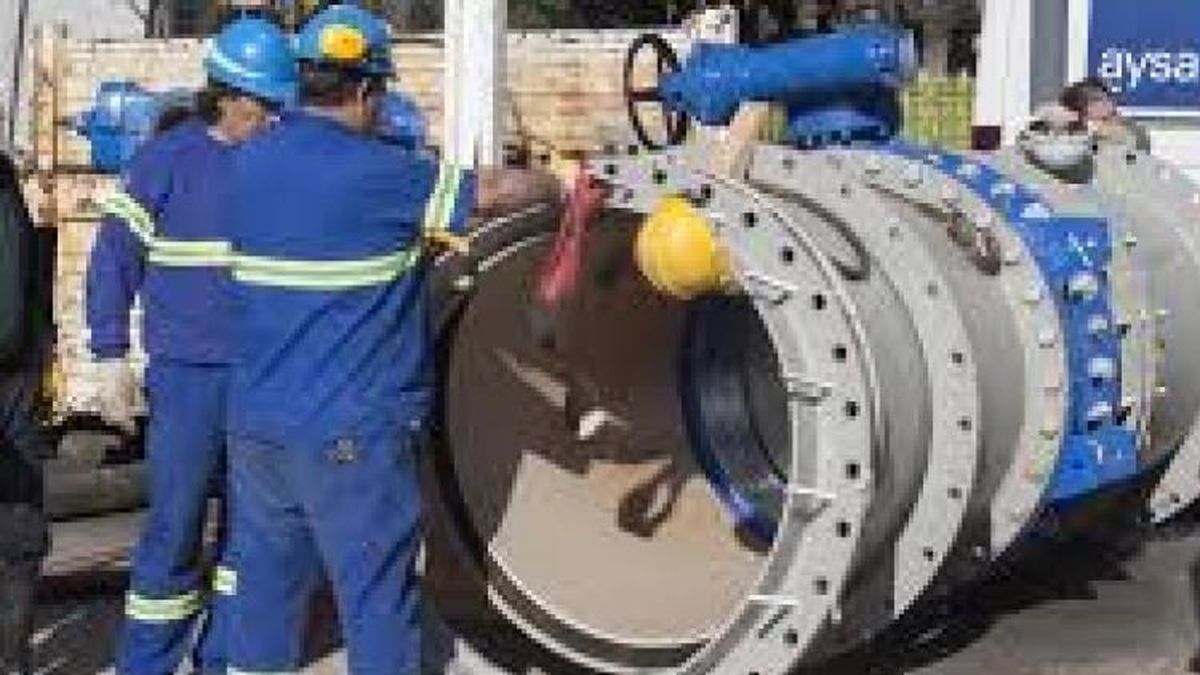 Las cooperativas para extensión de la red de AySA serán 50% varones y 50% mujeres