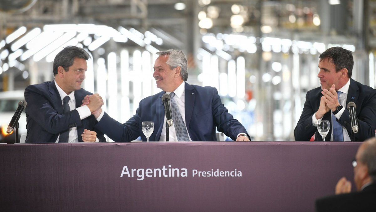 Alberto Fernández y Miguel Pesce le rayaron el auto a Massa