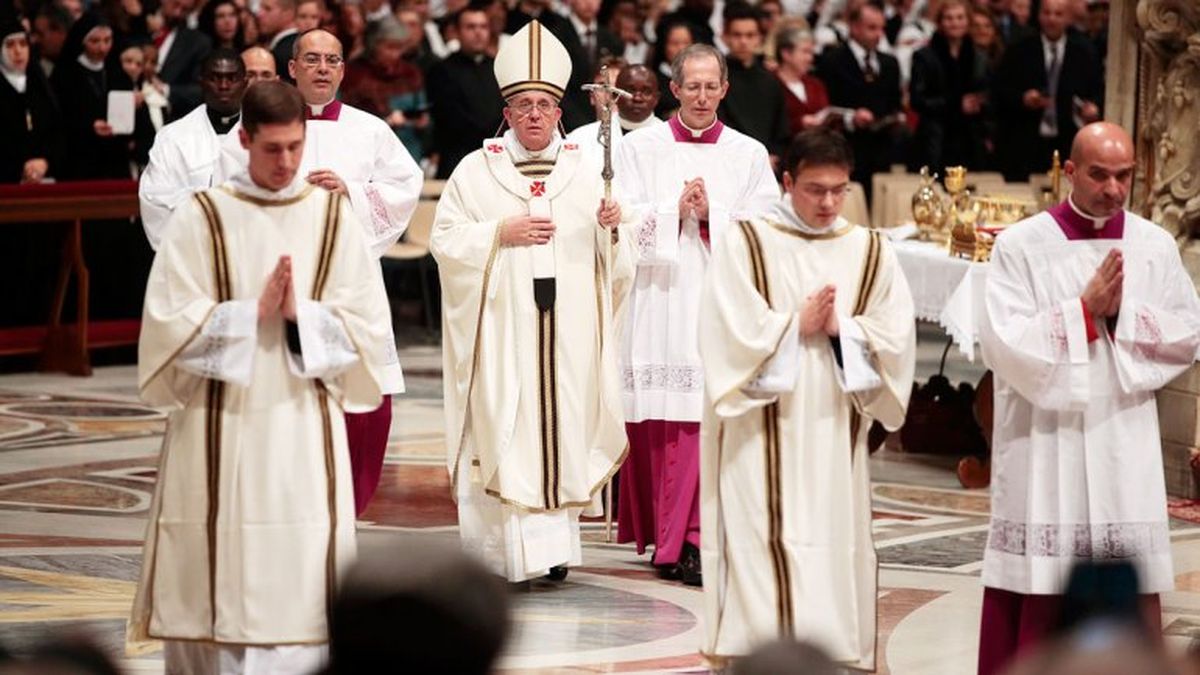 En su primera misa de gallo el Papa Francisco pidió a los fieles no ...
