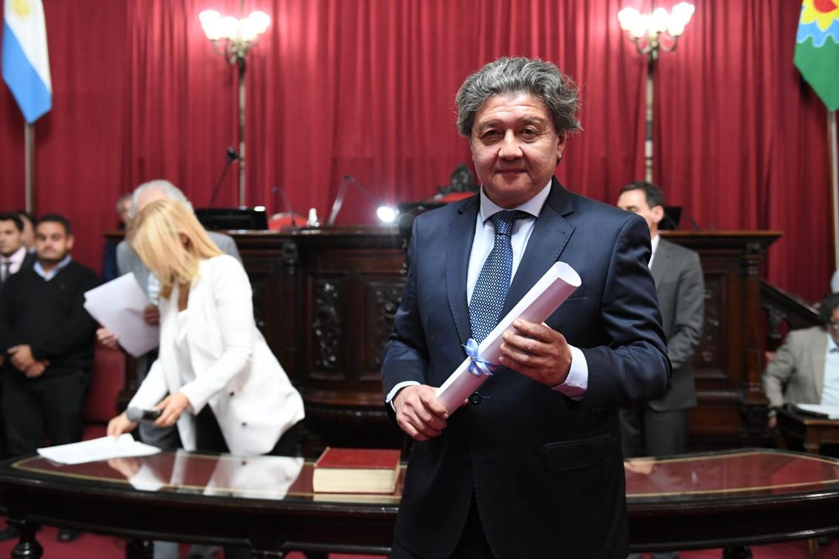 Nueva derrota de Sebastián Pareja: Carlos Kikuchi vice del Senado ...