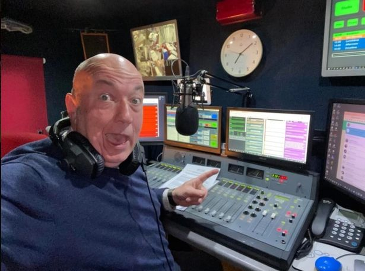 Murió al aire radial, Tim Gough, presentador británico