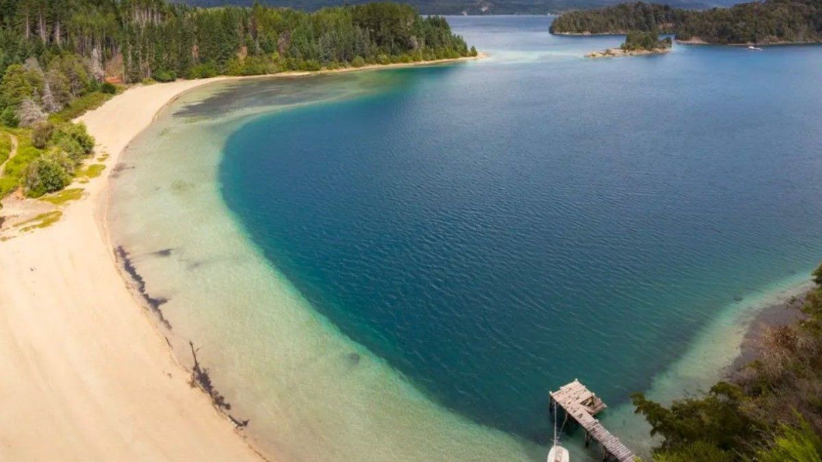 Una playa paradisíaca de agua turquesa en Argentina