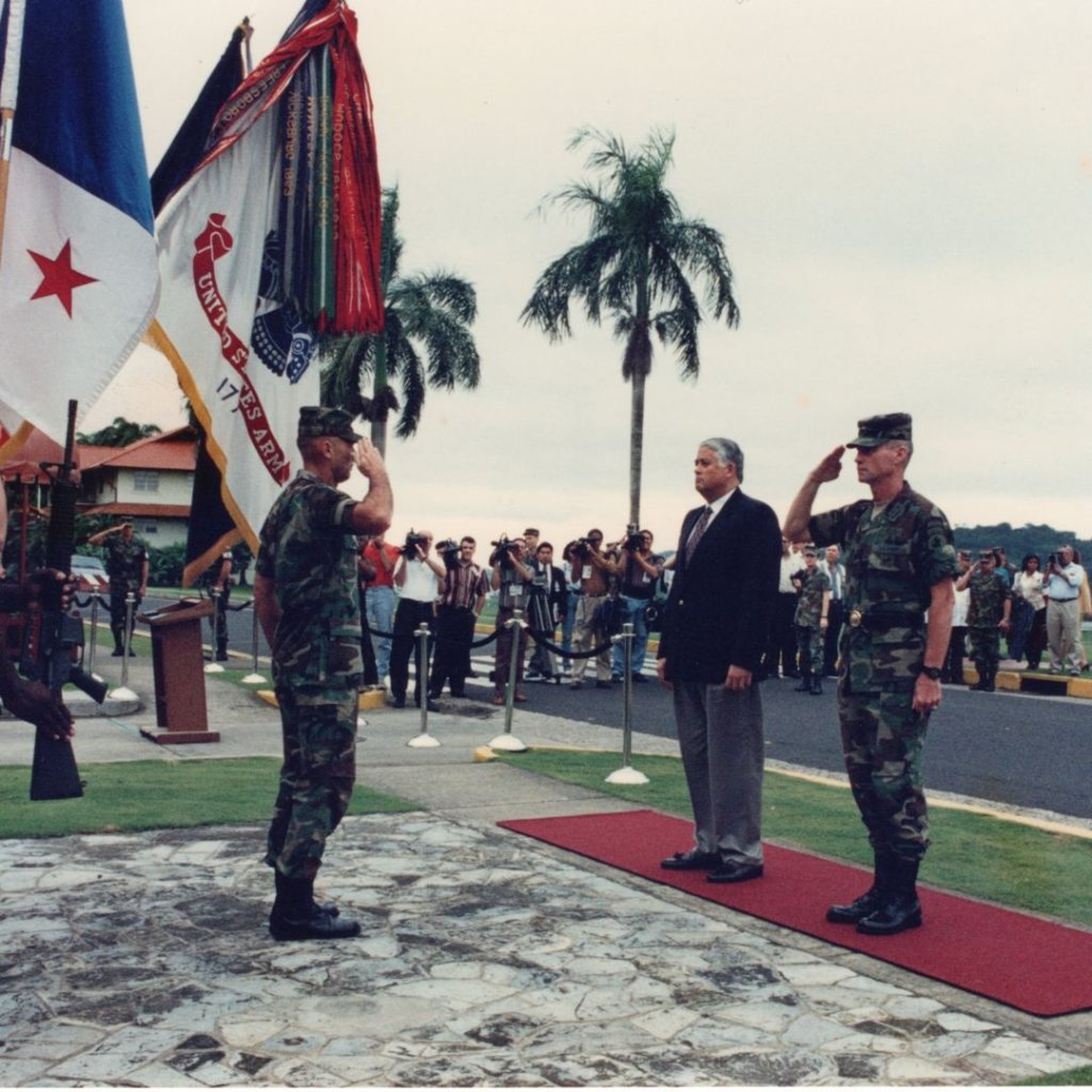 La táctica de USA para el Canal de Panamá: Cooperación o invasión