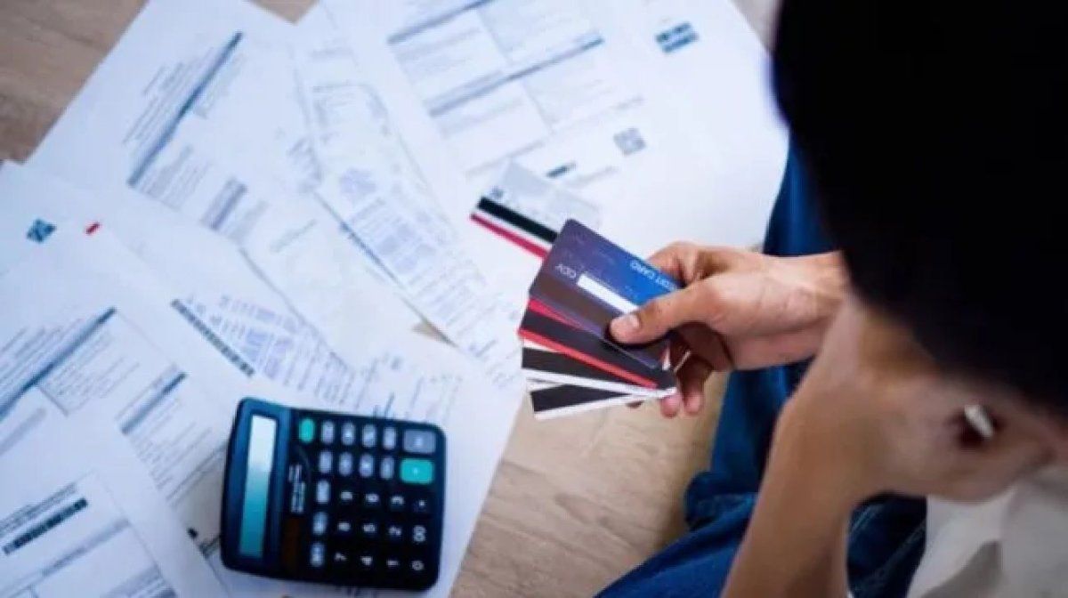 Cómo salir del ahogo por deudas con tarjeta de crédito en Argentina