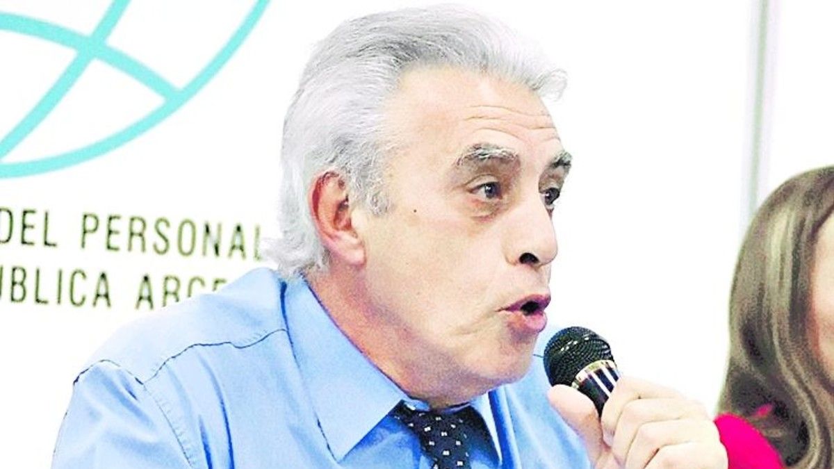 Andrés Vázquez viene con una mochila pesada: le hallaron dinero negro ...