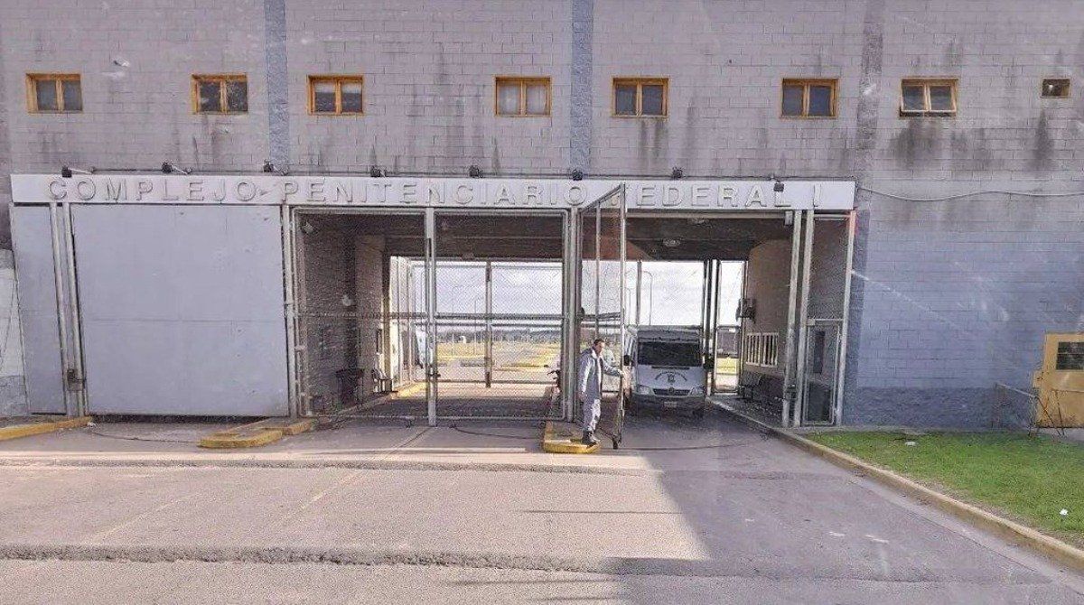 Los Monos: Dos miembros internados por motín intencional