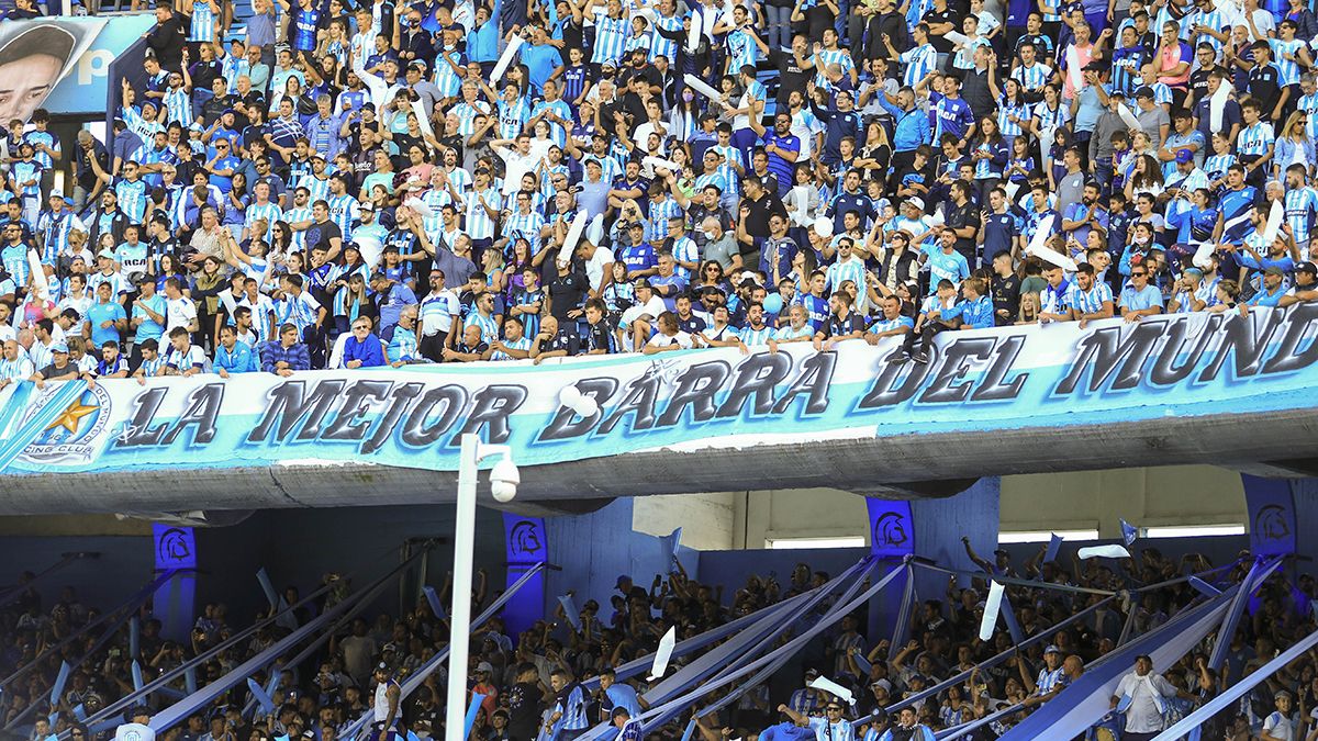 Máxima tensión: chocaron 2 facciones de la barra de Racing