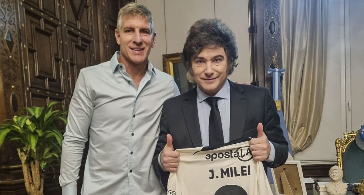 Milei se emocionó y lagrimeó al recordar la despedida de Martín Palermo ...