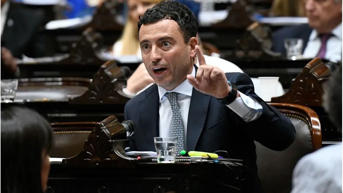 Rodrigo de Loredo suma puntos para ser un nuevo héroe de Milei