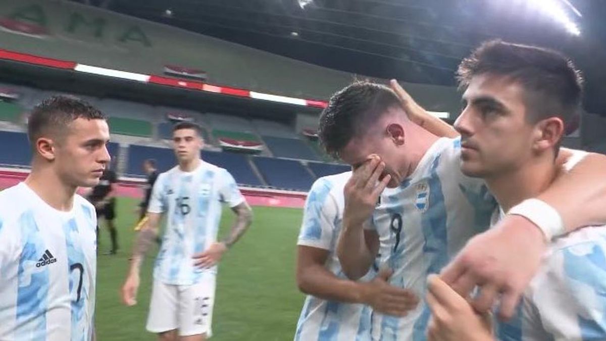 Fútbol: Argentina eliminada en 1ra ronda y tambalea Batista