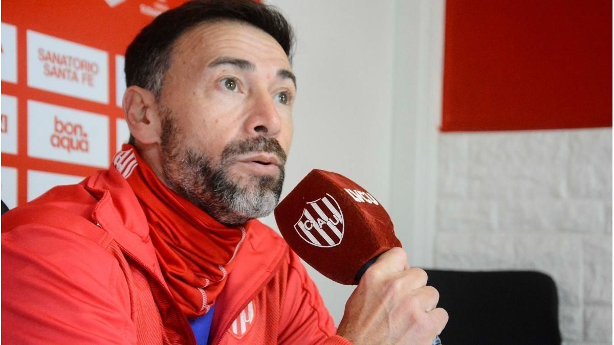 Unión en llamas: El Kily González se la pudrió a sus jugadores