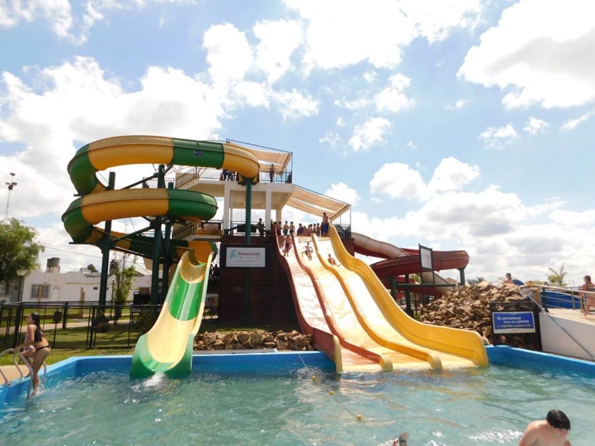 El imperdible parque acuático con toboganes de 5 metros y grandes precios