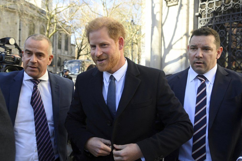 KO del Príncipe Harry, pero la Familia Real fue informante