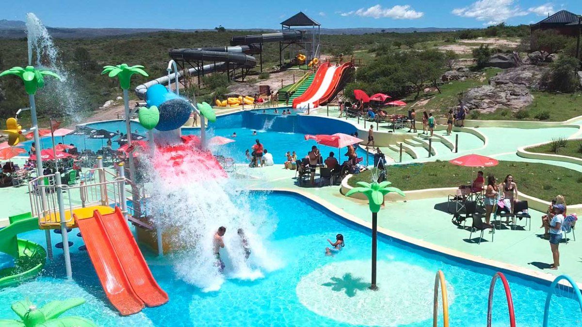 El parque temático con toboganes, piscinas y tirolesa