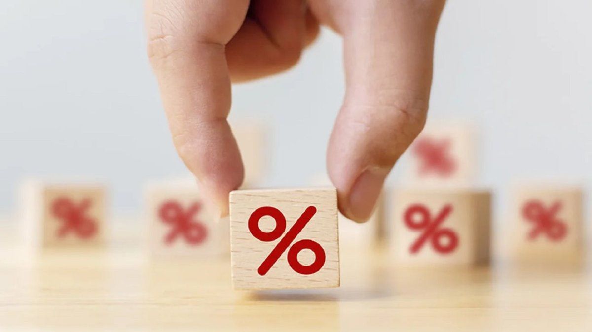 Golpe al consumo: Los bancos suben tasas de interés para captar pesos y ...