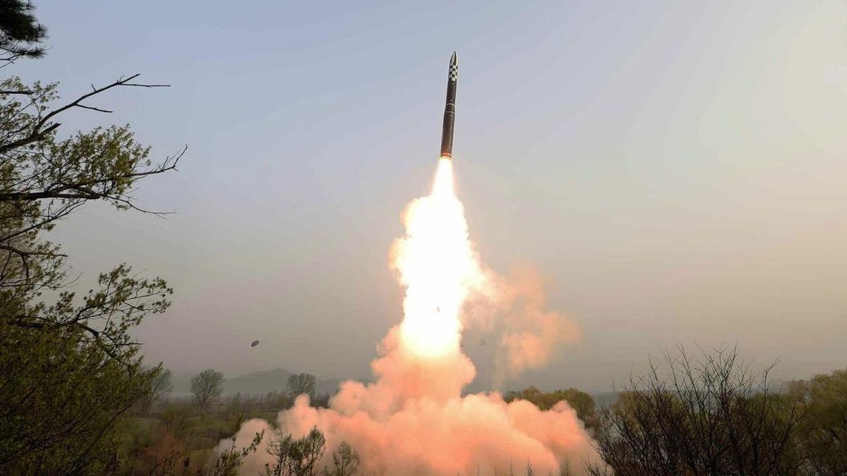 Corea del Norte volvió a advertir a USA con poderoso misil