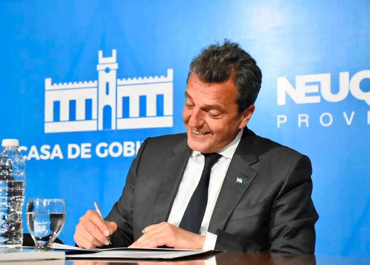 Sergio Massa, en Neuquén: Petroleros contentos... y padres furiosos