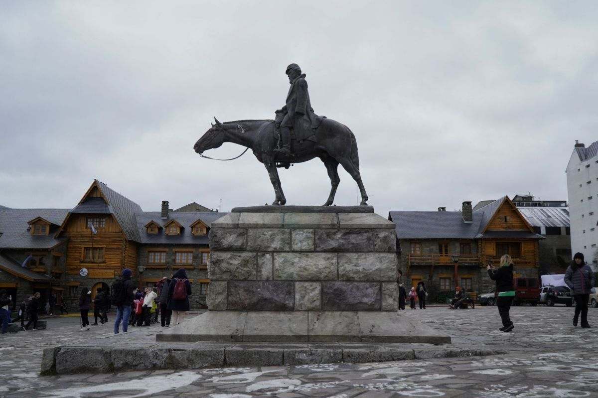 Chau Julio Argentino Roca, hola Madres y Abuelas de Plaza de Mayo