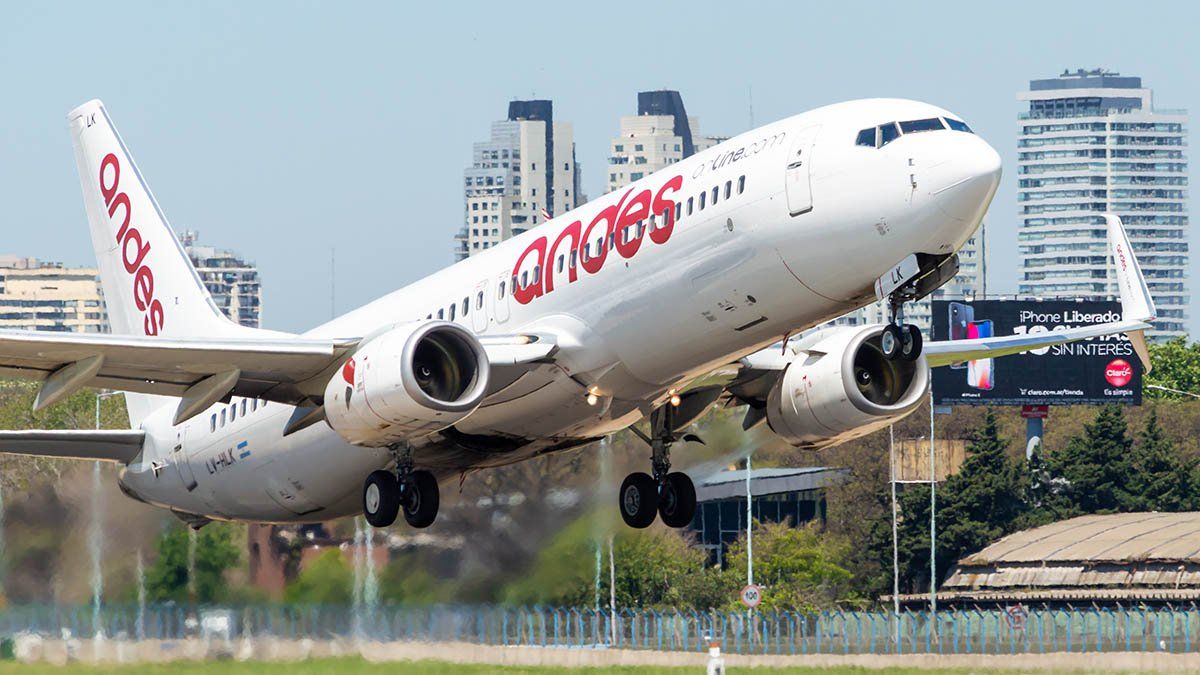Una aerolínea nacional revive después de años apagada