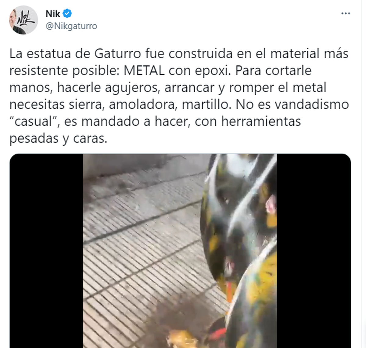 Estatua de Gaturro desafía a los vándalos, pero se le ríen