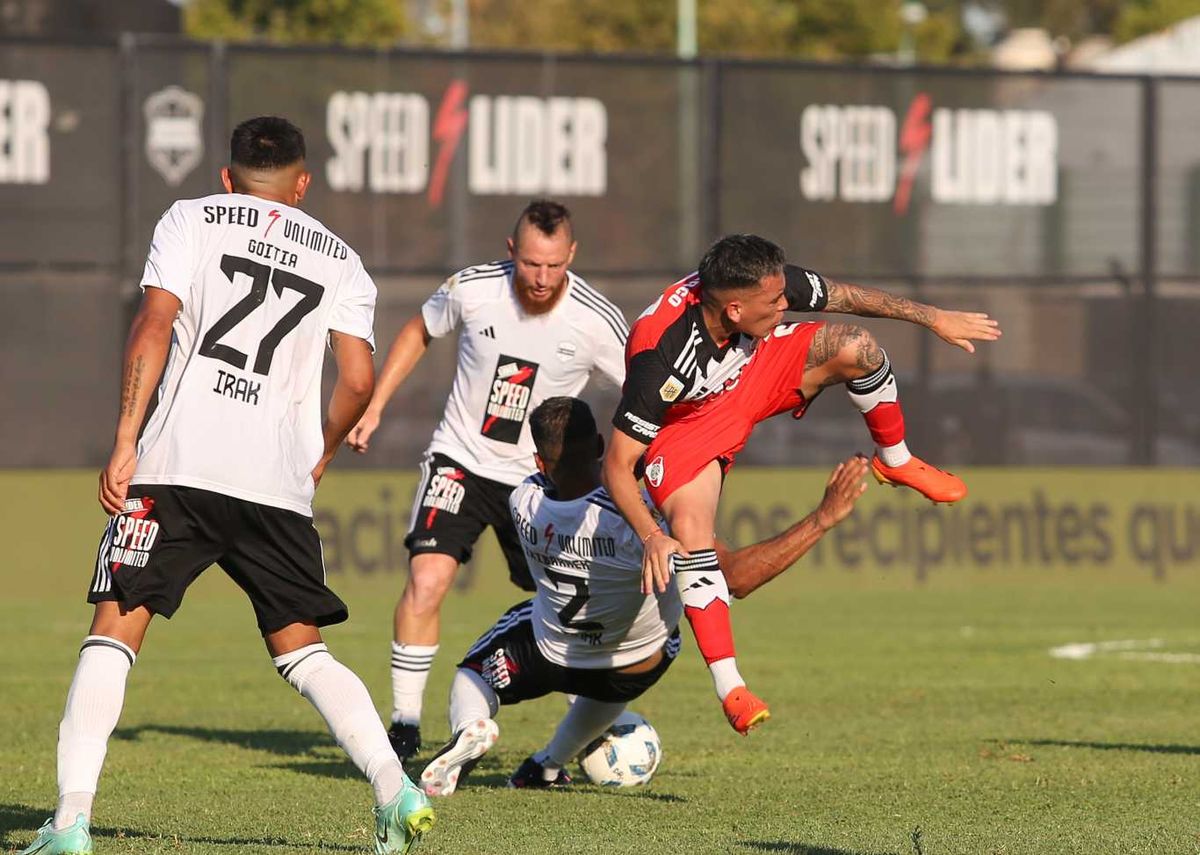 Riestra lleva más de un año invicto en su estadio: ¿qué pasa en Pompeya?
