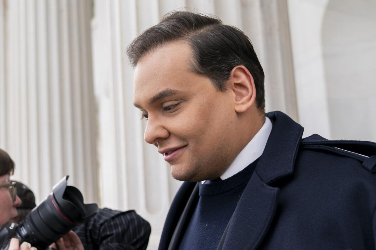 Expulsaron del Congreso de USA a George Santos por Botox y Onlyfans