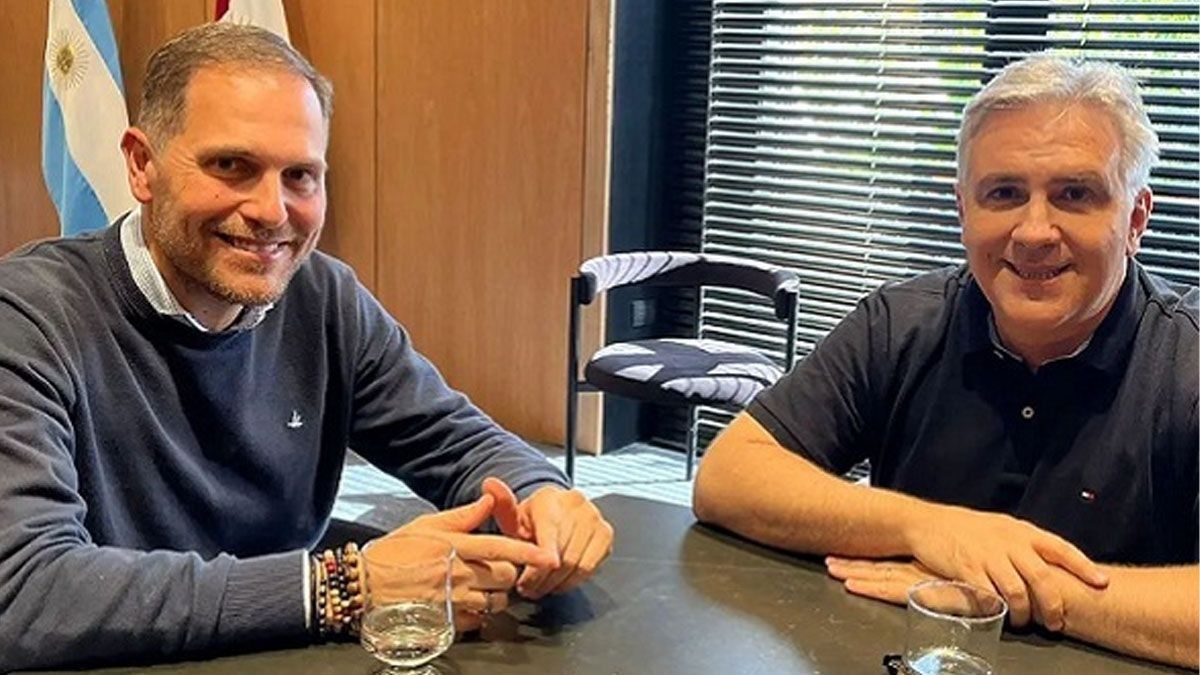 Martín Llaryora demora y contiene una detonación en su gabinete