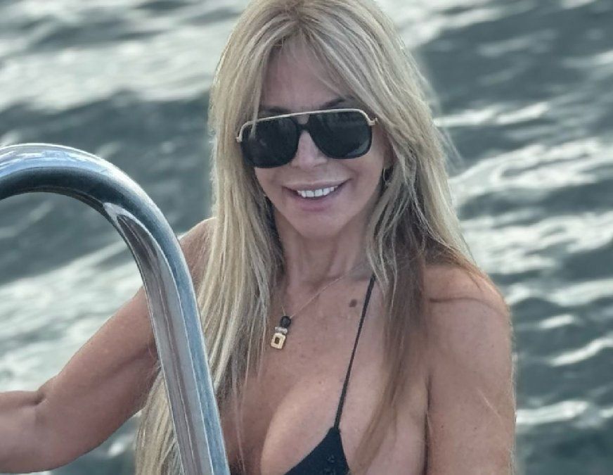 Graciela Alfano posó a los 71 años en microbikini y libre de prejuicios