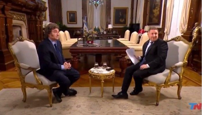 El Mundo Milei habla de una operación de Clarín por Telefónica