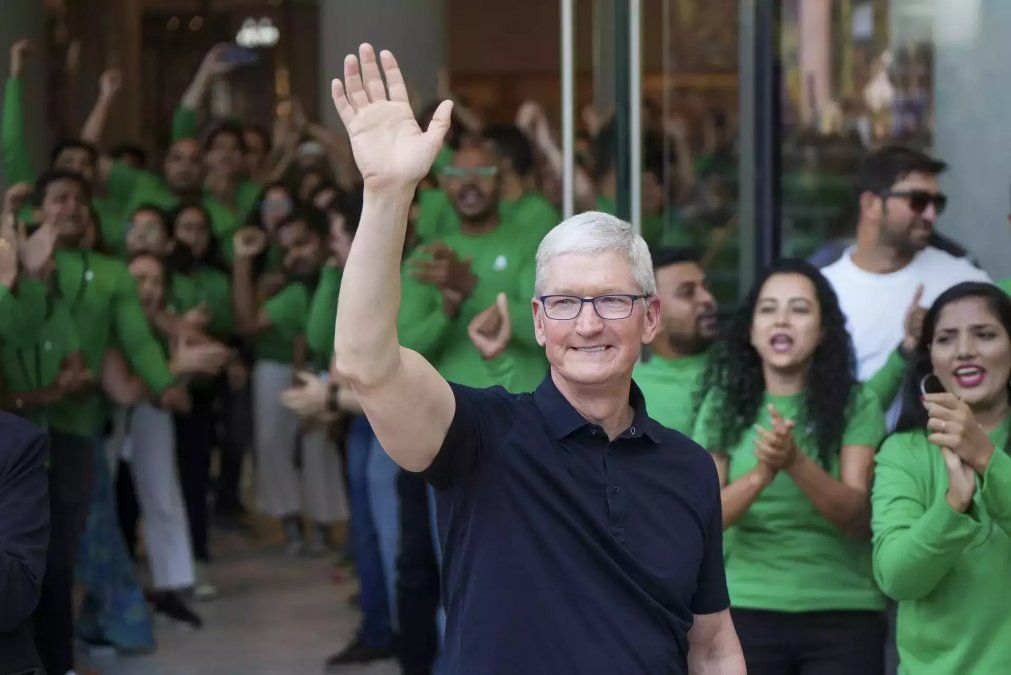 Apple y el desembarco en India: Tim Cook atiende clientela