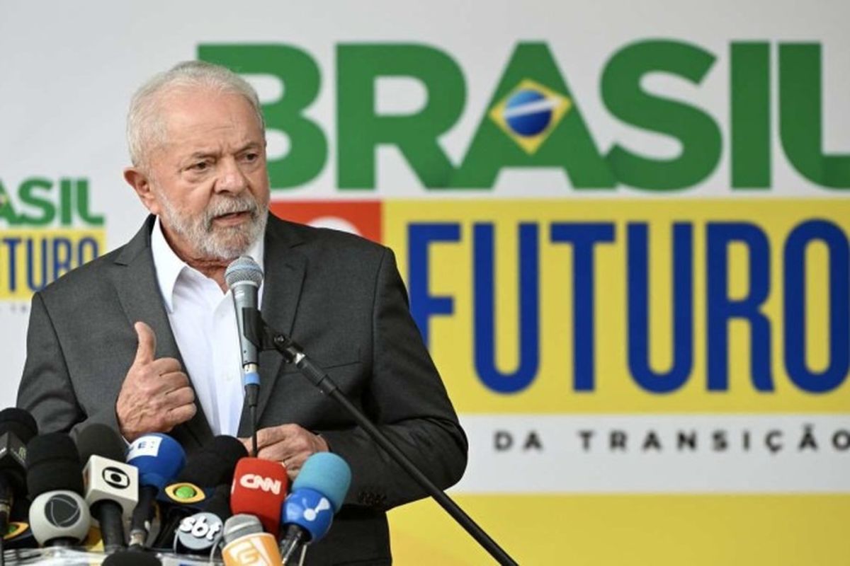 Lula da Silva anuncia medio gabinete y jefes militares