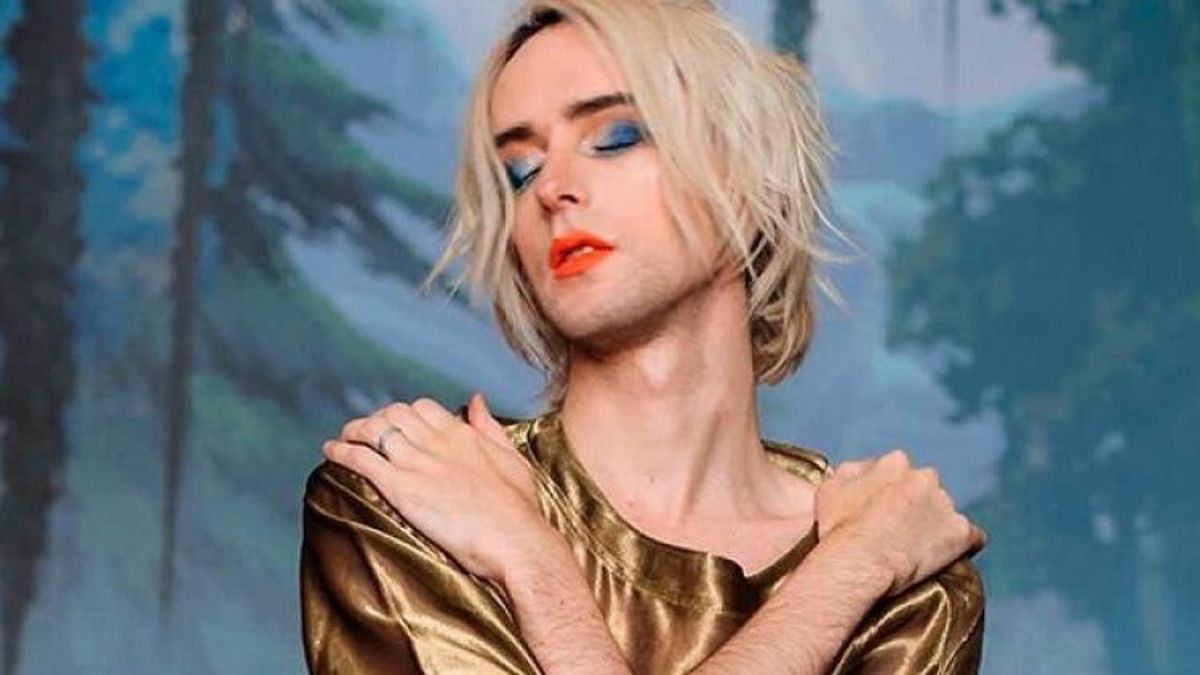 Benito Cerati presentó a su novio en las redes ¡A los besos!