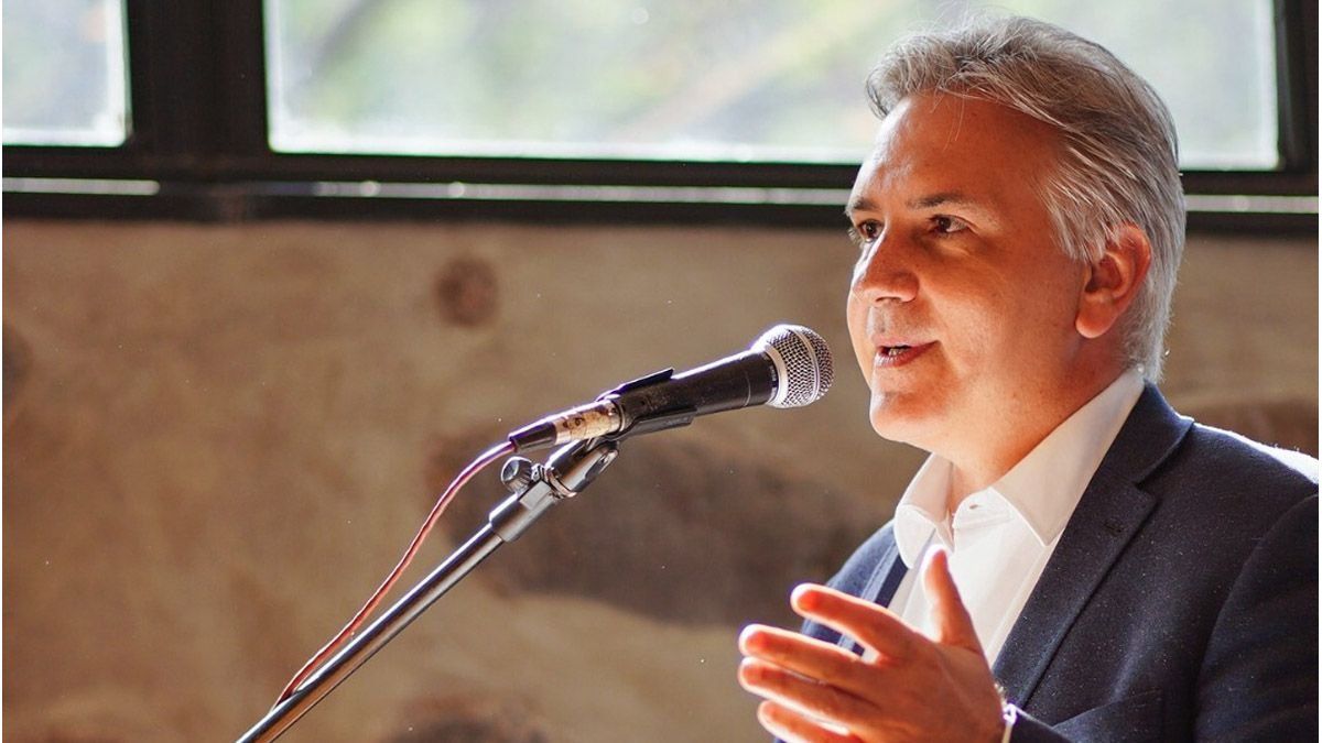 Martín Llaryora retruca el RIGI de Milei y va por el propio