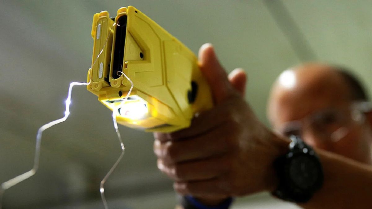 Vuelven las pistolas Taser para cuidar a los argentinos de bien: Dónde ...