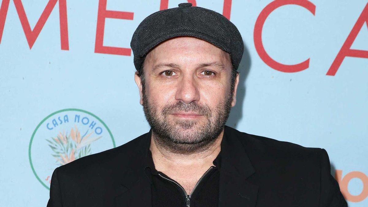 Murió Brad Everett Young, actor de Greys Anatomy y fotógrafo, a los 46 años