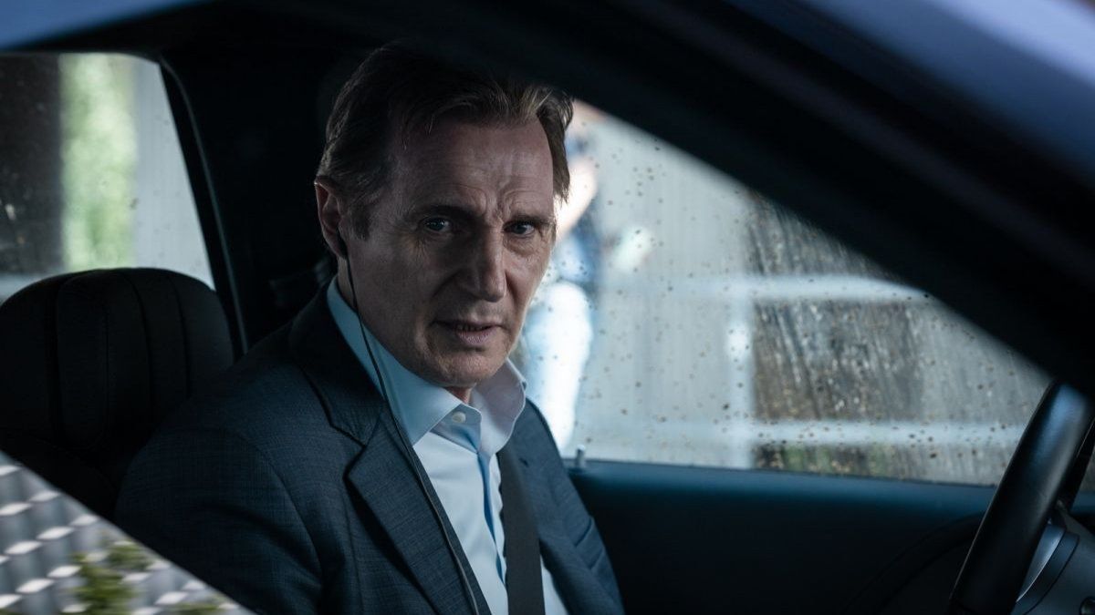 Liam Neeson estrenó la remake de película de Keanu Reeves