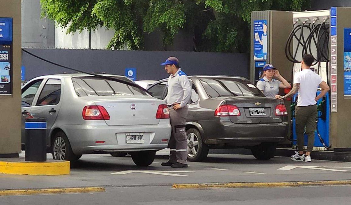 Santa Fe: Cuánto cuesta llenar el tanque de nafta del auto