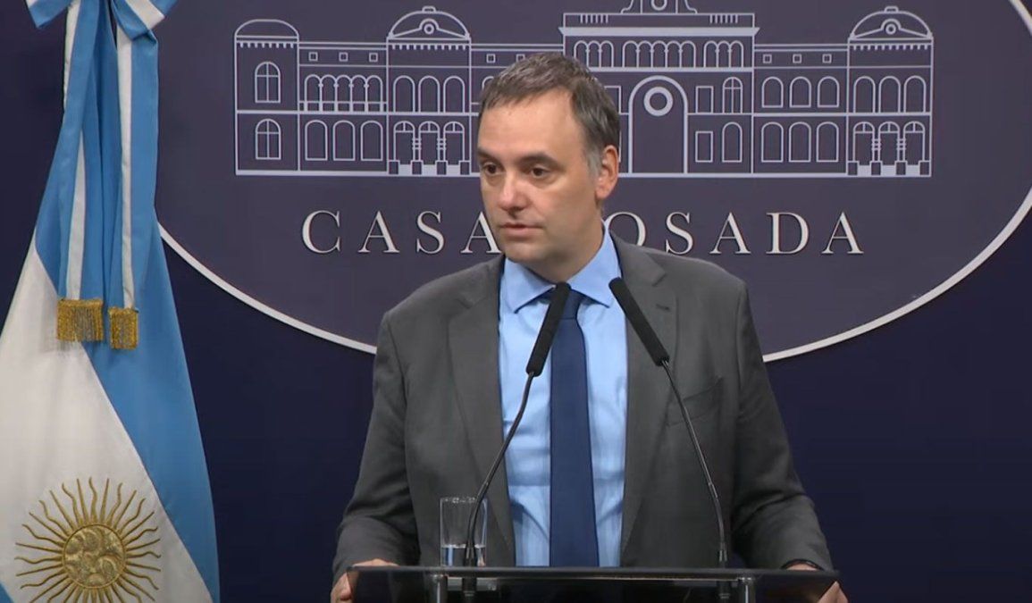 LLA Vs PRO: Francos sube a Adorni y recuerda problemas de residencia de ...