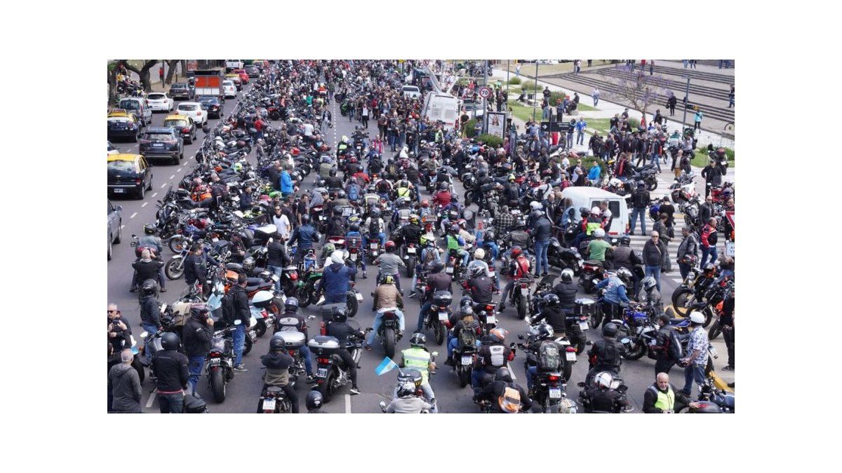 Rodamos para exigir: masiva protesta de motociclistas en Recoleta