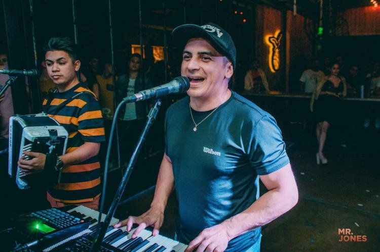 El show de Andy: La banda preferida de los futbolistas que rompe con ...