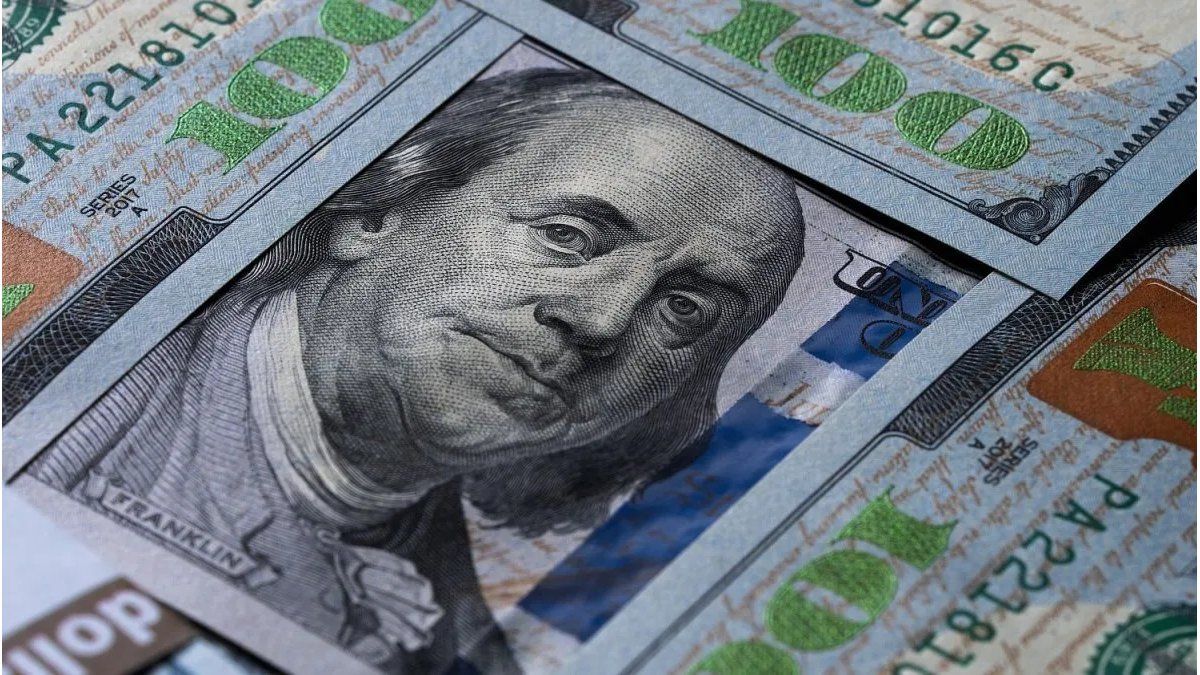 Dólar blue: Rompe los $1.100 y extingue la brecha con el oficial
