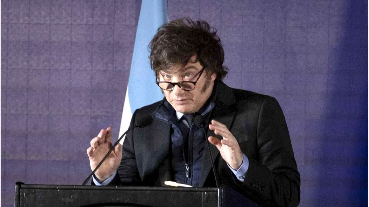 Javier Milei cargó contra Crónica TV: Acusó al canal de contratar a un ...